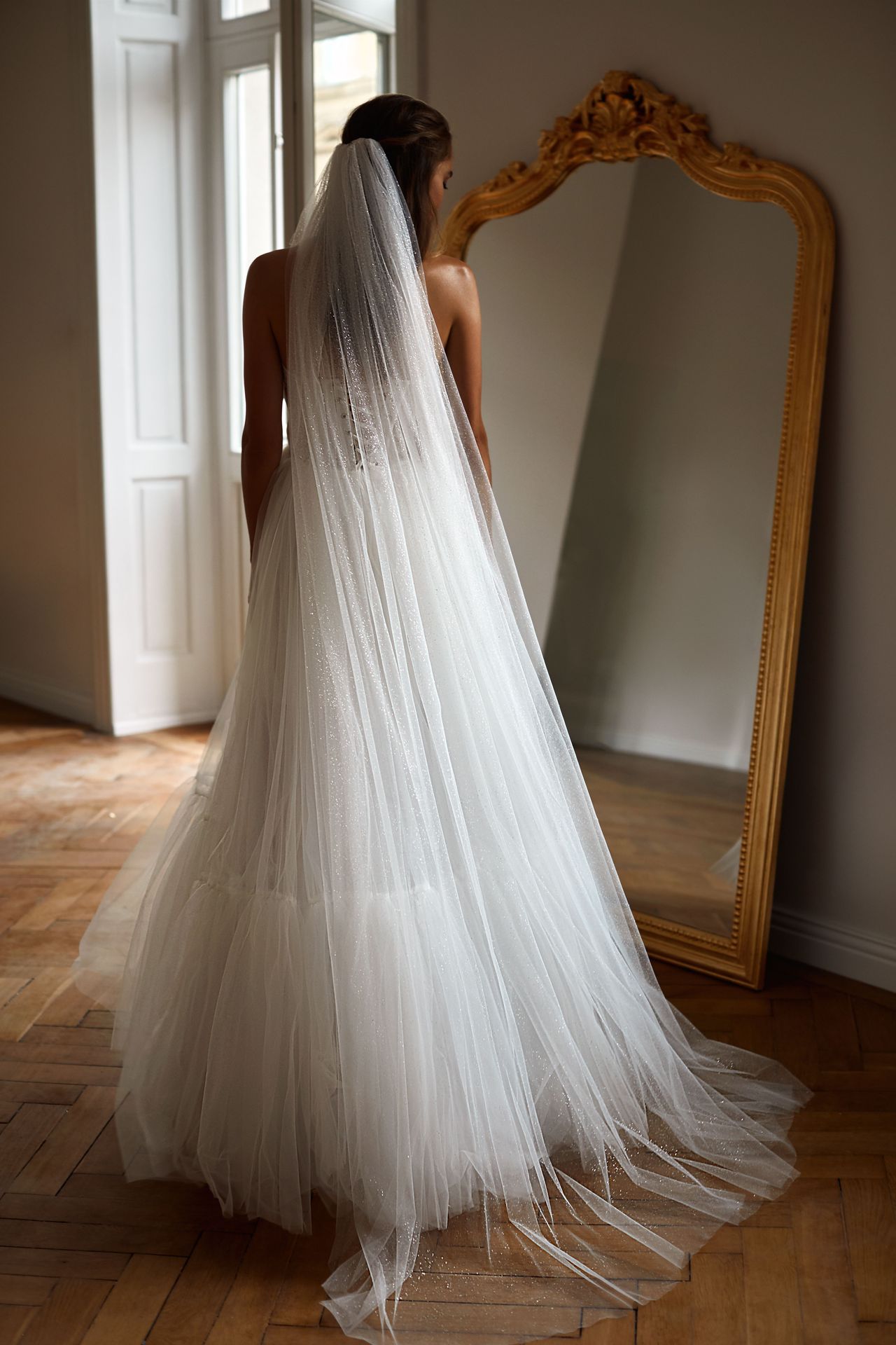 Debri Sparkly Tulle Bridal Veil in Multiple Lengths | LVA BRIDE Chicago